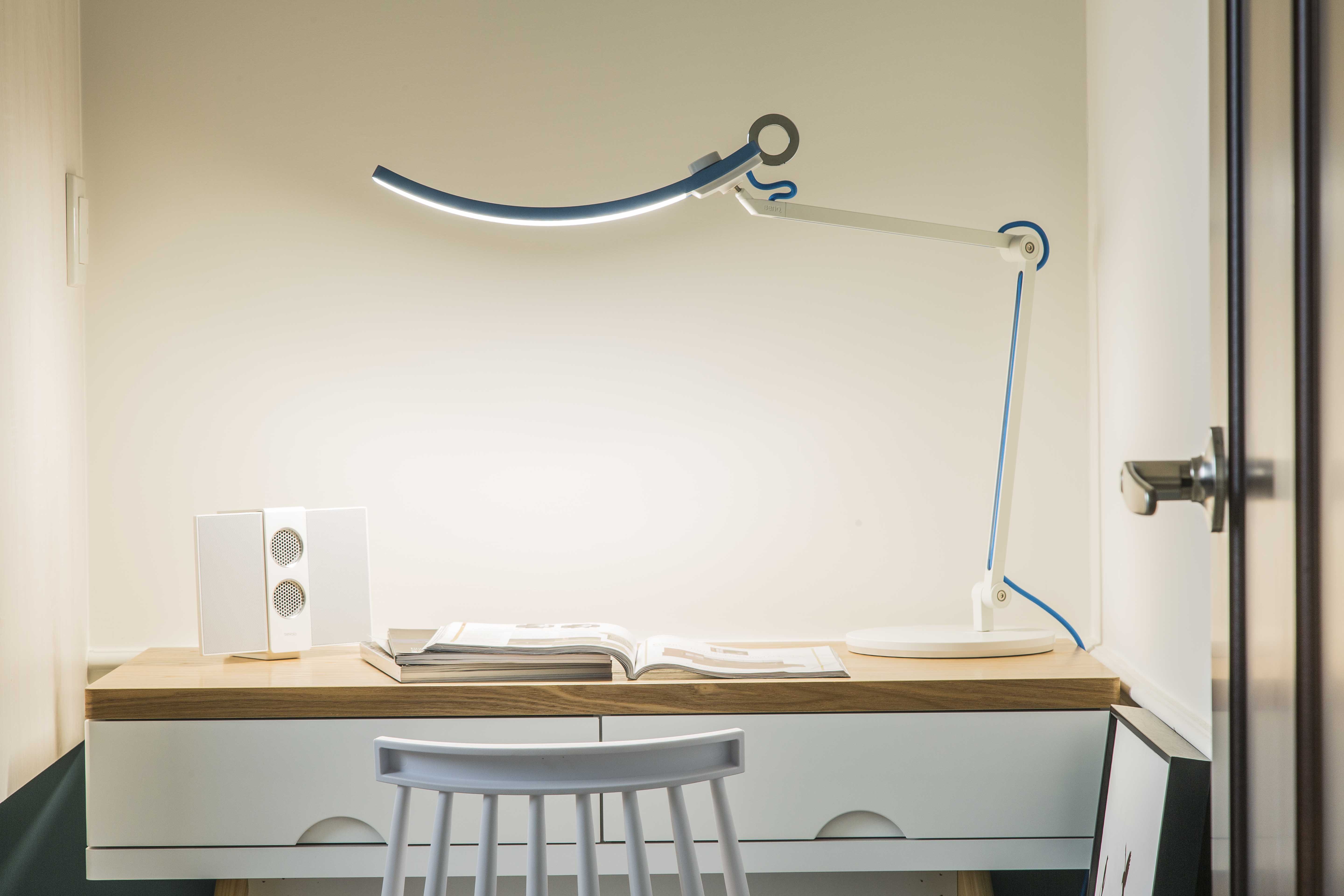 How Many Lumens for a Desk Lamp: Is 500 Lumens Good Enough for Reading ...