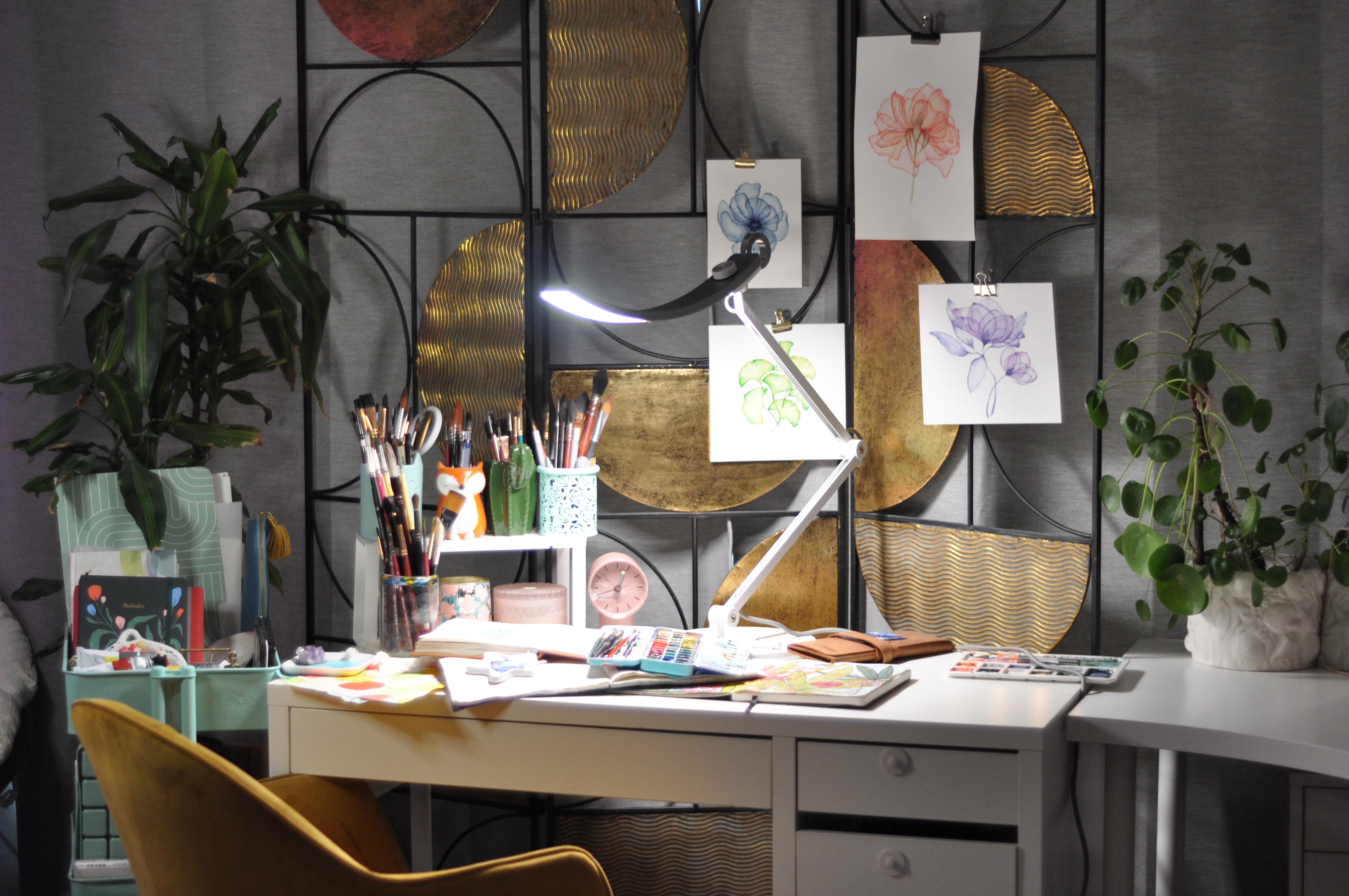 Yellow vs White Lighting: Mood, Health, Productivity | BenQ US