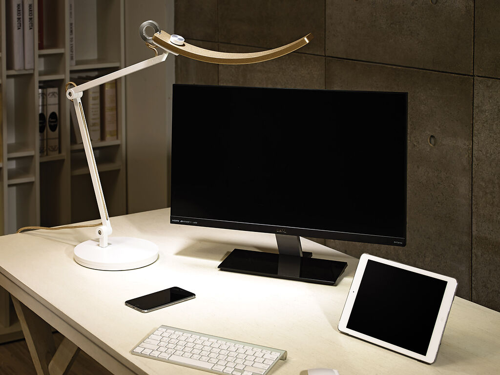 How to Master Desk Lamp Placement: A Practical Guide | BenQ US