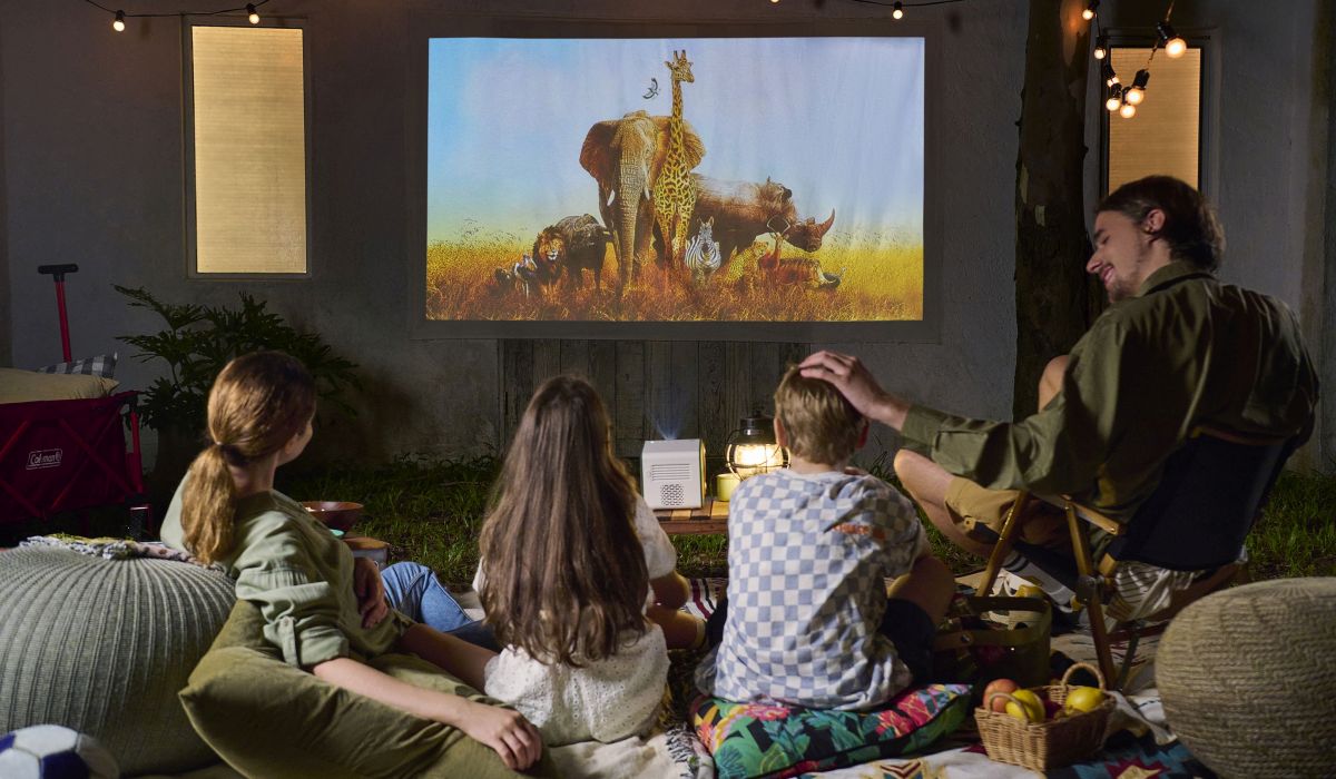Outdoor Projector Setup Guide: Easy Tips for the Perfect Backyard Movie ...