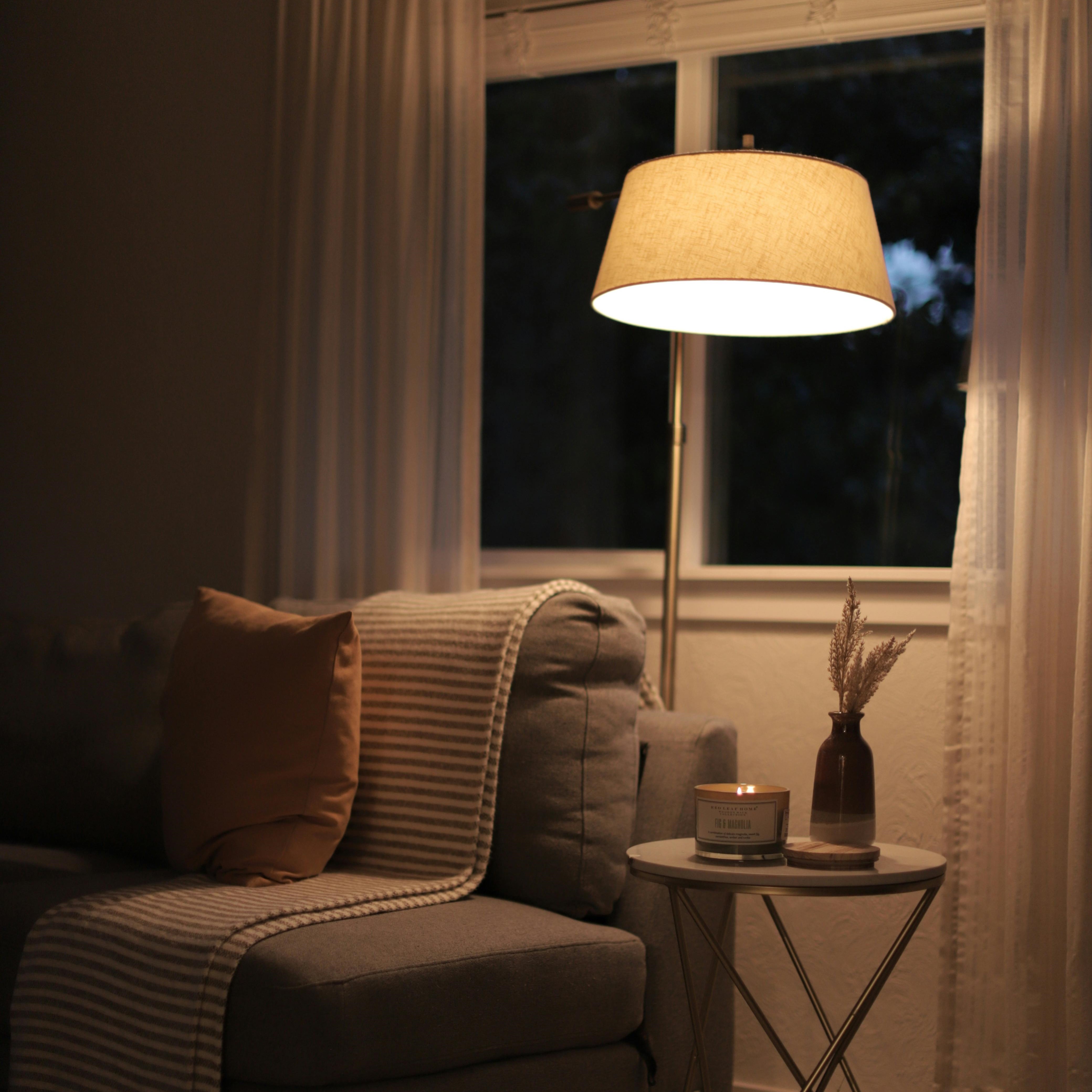 How to Create Cozy Living Room Vibes with Lighting (Expert Tips & Tricks) | BenQ US