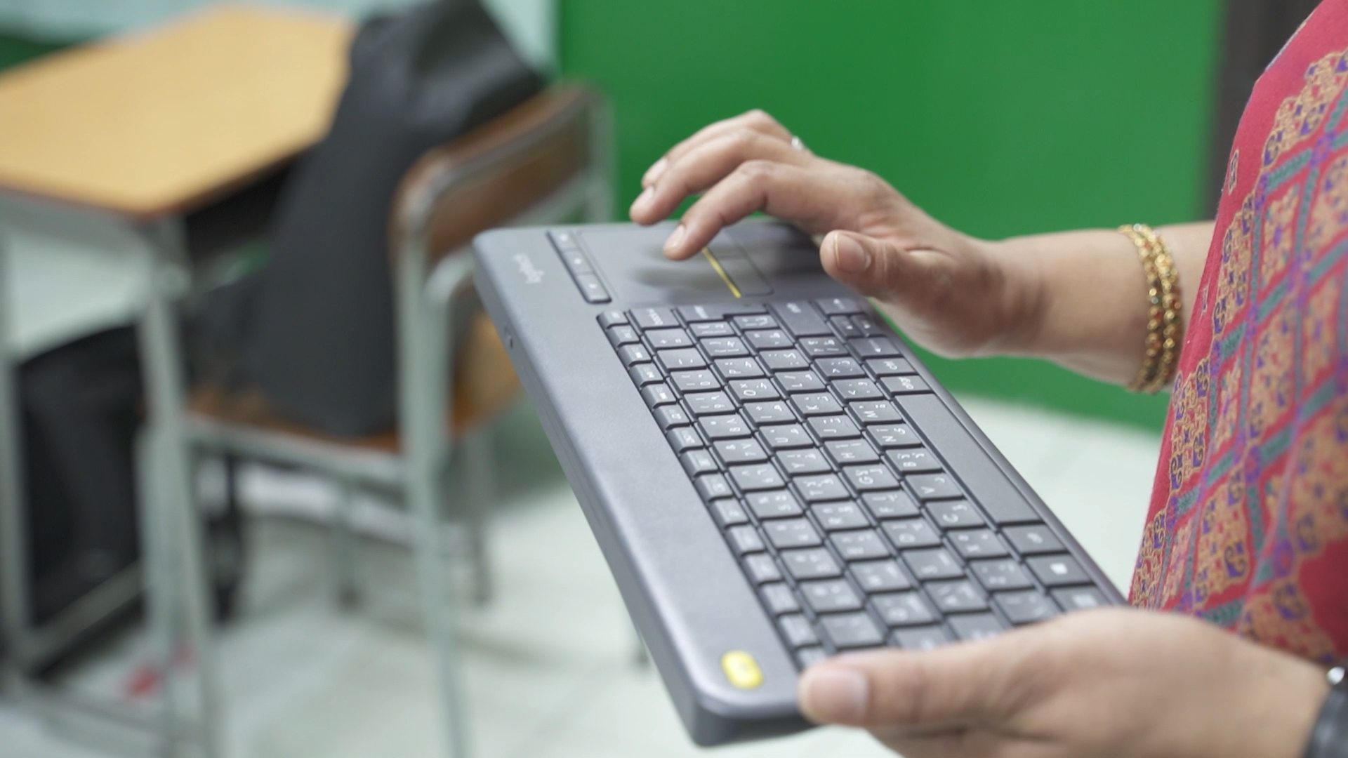 Ibn Seena catches up the "new normal" with BenQ Smart Projector | BenQ ...