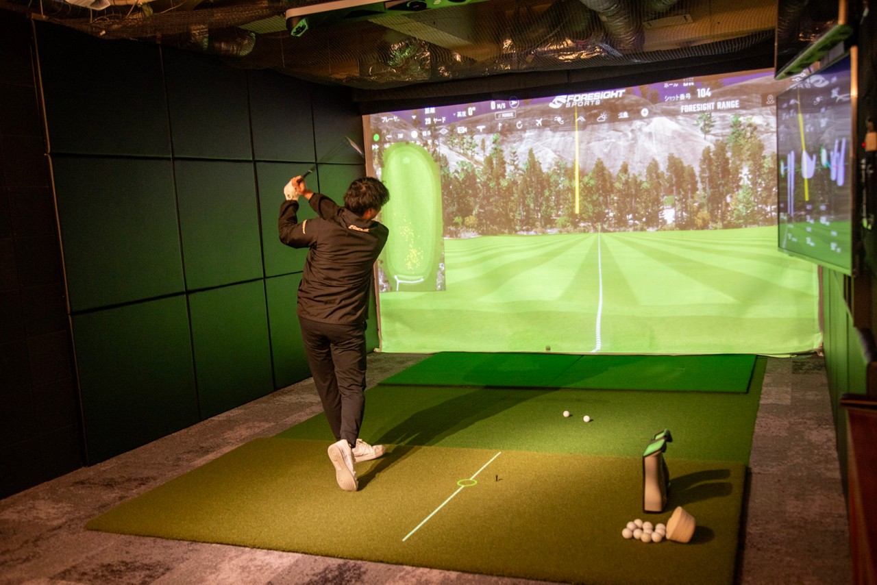 Foresight Sports社の日本正規代理店「AMPLUS（アンプラス）」が 体験型ショールームにBenQゴルフプロジェクター2機種を ...